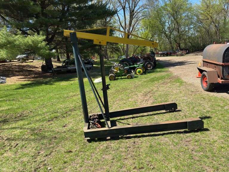 Walker Engine Hoist - Hamilton-Maring Auction Group