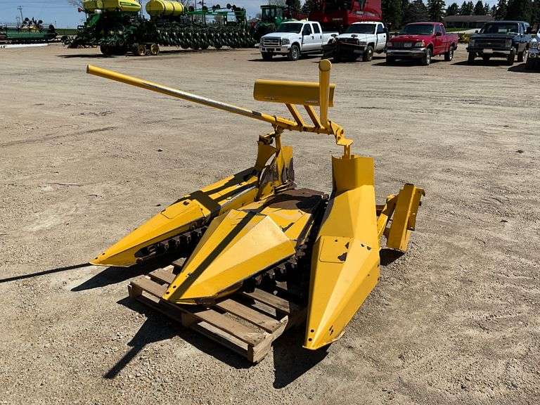New Holland 824 - 2 row Corn head for chopper, 30" - Hamilton-Maring ...