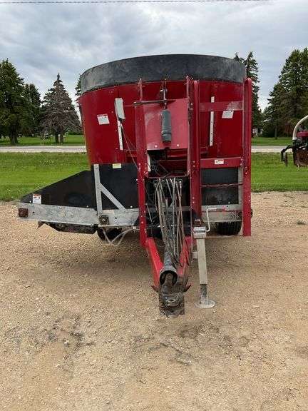 Jay-Lor Feeder/Mixer 5400, Scale, Hyd. Shoot ** - Hamilton-Maring ...