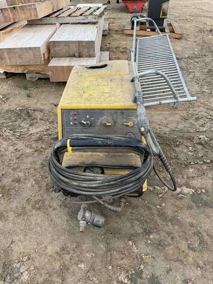 Karcher Hot Water Pressure Washer, works - Hamilton-Maring Auction Group