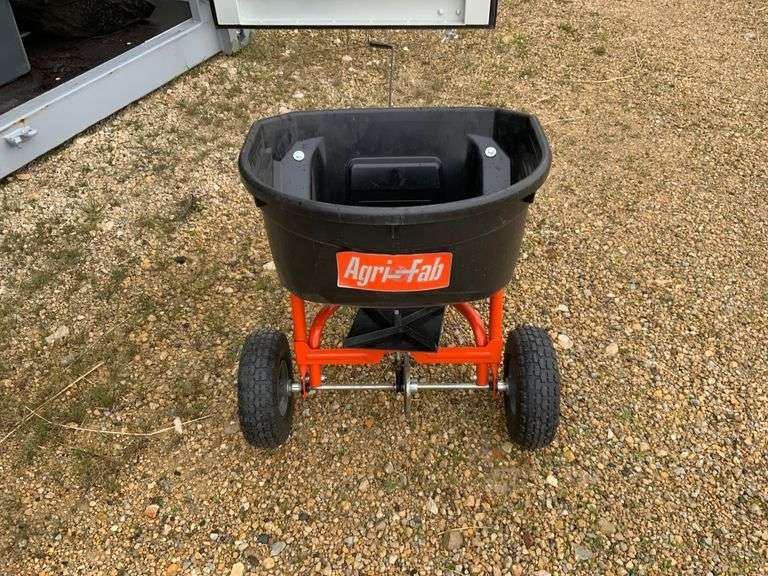 Pull behind granular spreader, 30# - Hamilton-Maring Auction Group