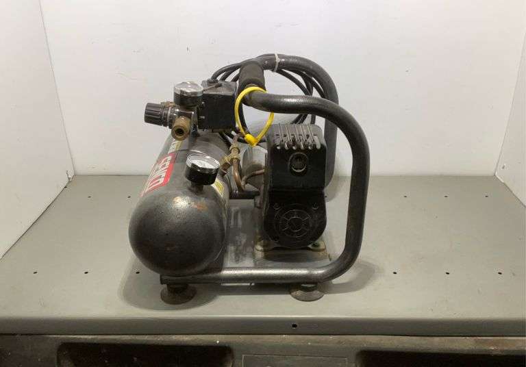 Senco 1 gallon air compressor - Hamilton-Maring Auction Group