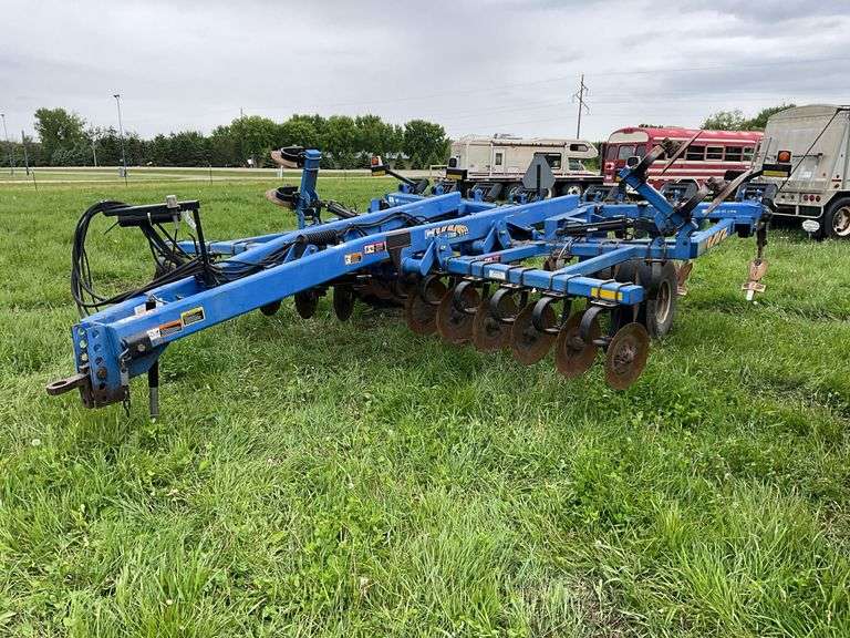 DMI 730B Ripper, 7 Shank, Double Disc Front, Front - Hamilton-Maring ...