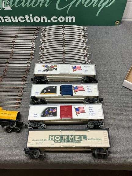 Box of Lionel Loco/Tend/10 cars/ track - Hamilton-Maring Auction Group