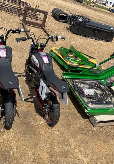 Razor Indian electric mini bike w/charger - Hamilton-Maring Auction Group