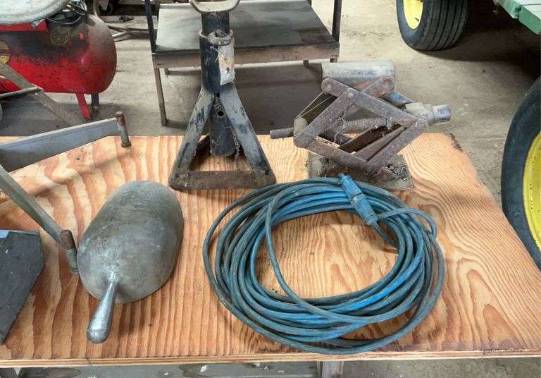 Mechanics stool, screw jack, jack stand, extension - Hamilton-Maring ...