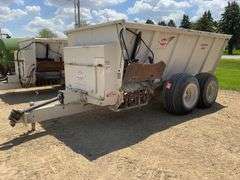 Kuhn Knight Slinger 8132 Manure Spreader, Tandem A - Hamilton-Maring ...