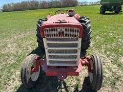 International 240 Utility Tractor, Gas, Front Hitc - Hamilton-Maring ...