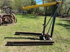 Walker Engine Hoist - Hamilton-Maring Auction Group