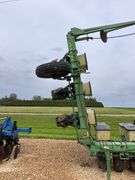 John Deere 7100 12 row 30" planter; finger meters; - Hamilton-Maring ...