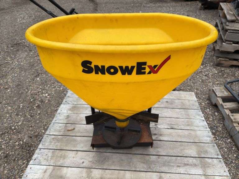 Snowed Receiver Hitch 12v Sand/Salt Spreader, Works - Hamilton-Maring ...