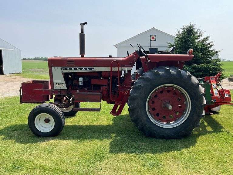 Farmall 706 Tractor, Gas, Wide Front,18-4-38 Tires, 3 Point Hitch, 540/ ...