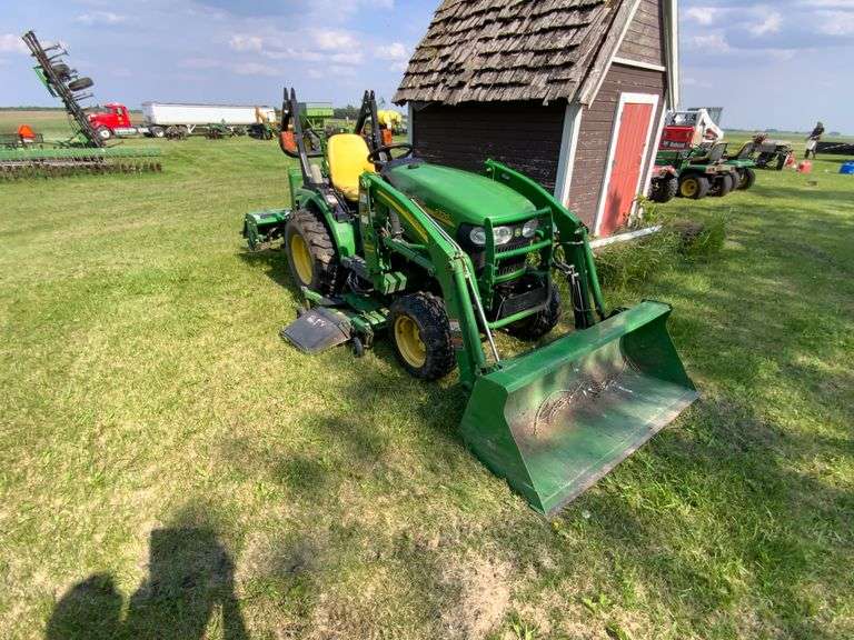 John Deere 2320 Compact Utility Tractor, w/ 62'' Ramp on Deck, JD 200 ...