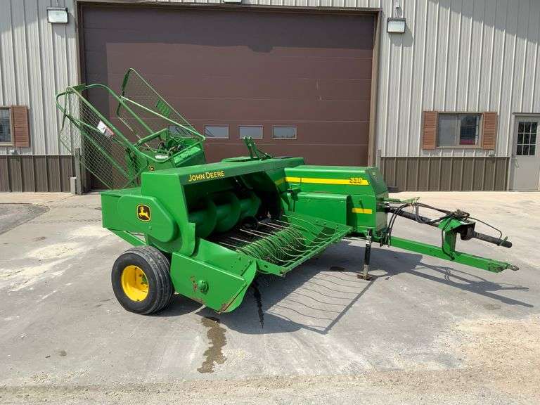 2004 John Deere 338 Square Baler, w/JD 42 w/Kicker, Low Bales - BALE ...