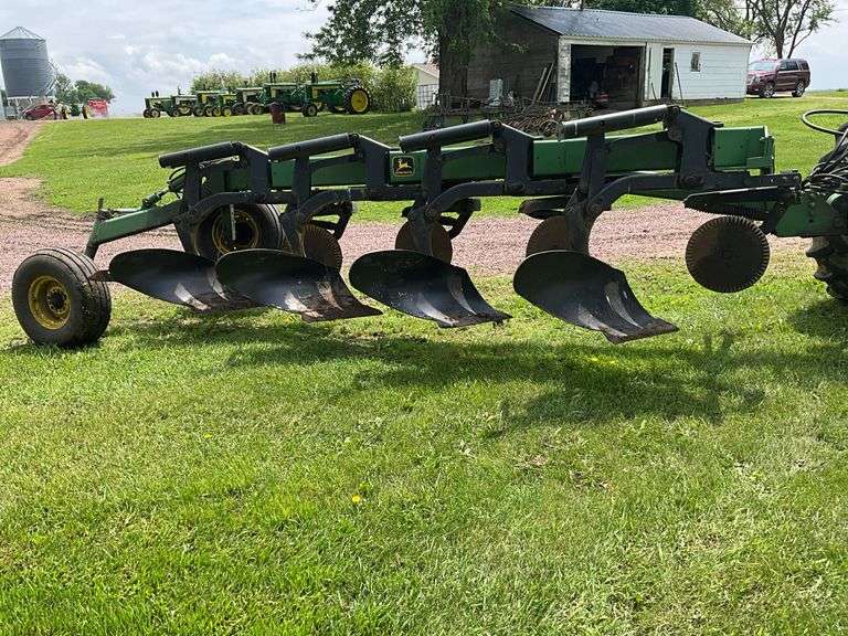 John Deere Model 2800 Vari-With 18”-25” 4 Bottom Plow,3 Point, Ripple ...