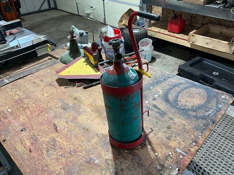 Nitrogen tank shed 1 - Hamilton-Maring Auction Group