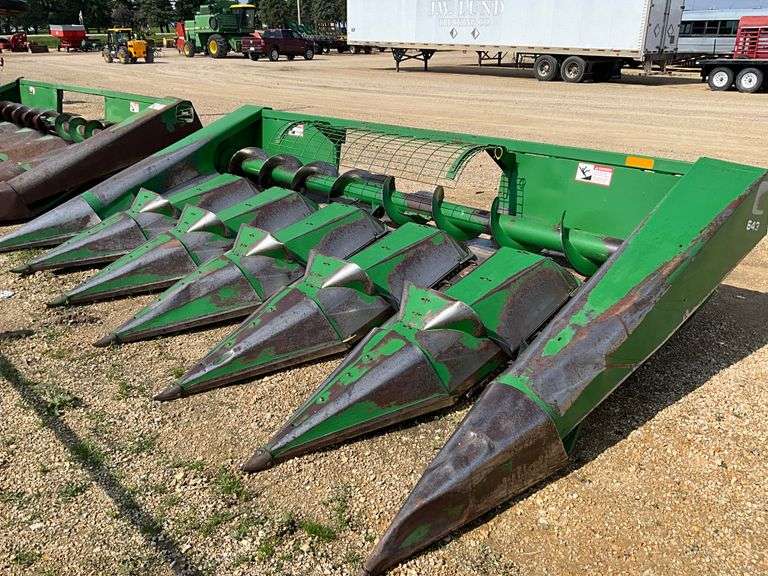 John Deere 643 corn head, 6 row, drive shafts, oil - Hamilton-Maring ...