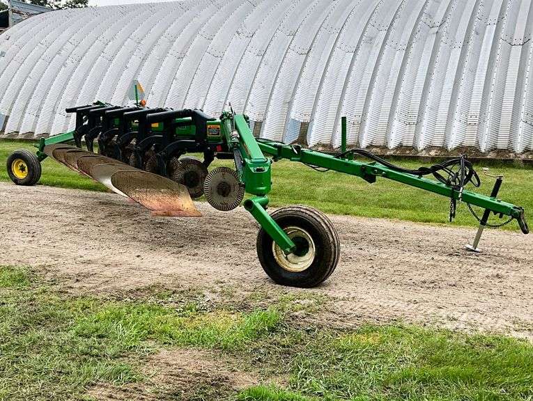 John Deere 3710 Plow, 6 Bottom, On Land Hitch, Ripple Coulters, Vari ...