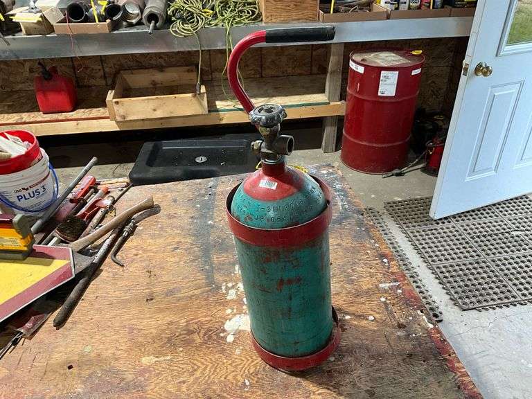 Nitrogen tank shed 1 - Hamilton-Maring Auction Group