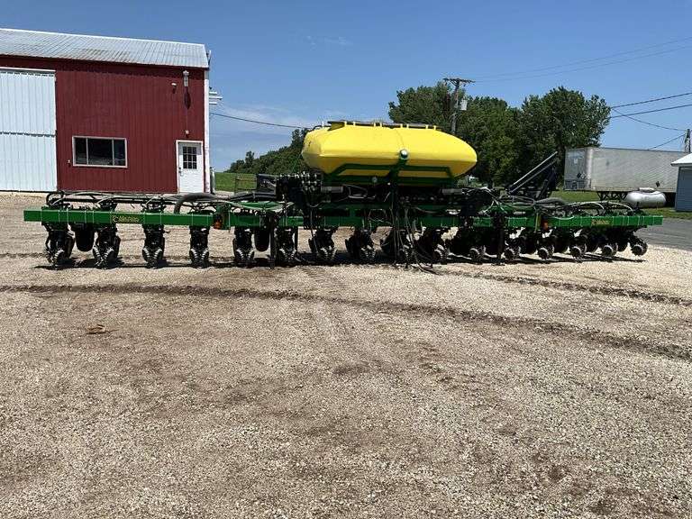 ***TC Machine Model PL1317 Center Fill John Deere Unit Planter, 16 Row ...