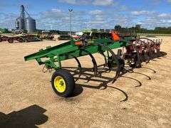 John Deere Chisel Plow 13' - Hamilton-Maring Auction Group