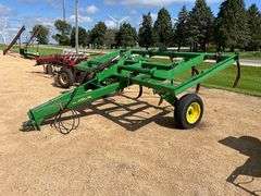 John Deere Chisel Plow 13' - Hamilton-Maring Auction Group