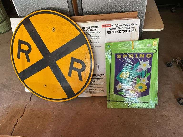 RR sign & garden yard flags - Hamilton-Maring Auction Group