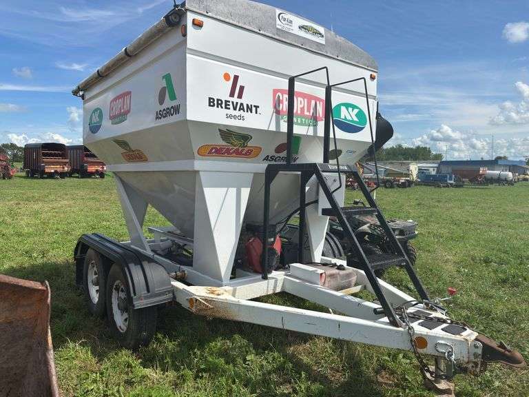 2005 Par-Kan Weigh Wagon Tandem Axle Trailer, Corner Auger, Weigh ...