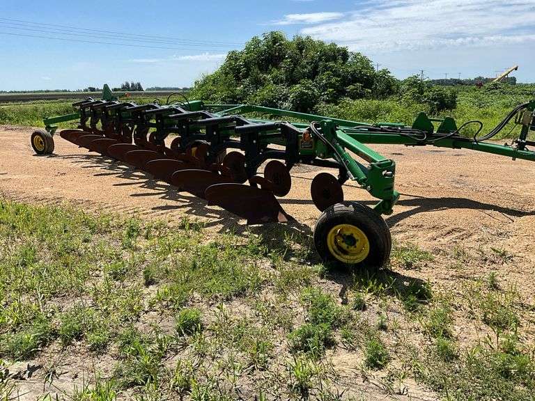 John Deere #3710 9 Bottom Plow, On Land Hitch, Less Than 2000 Acres Of ...