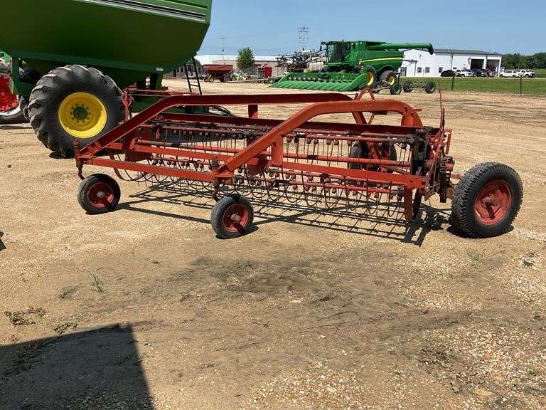 International side rake - works as it should - Hamilton-Maring Auction ...