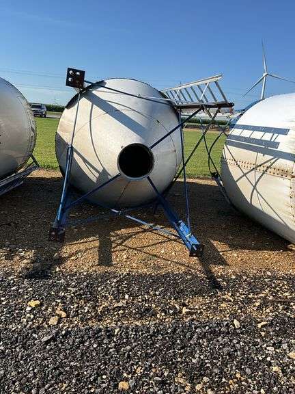 Schuld Bushnell 9 ton feed bin - Hamilton-Maring Auction Group