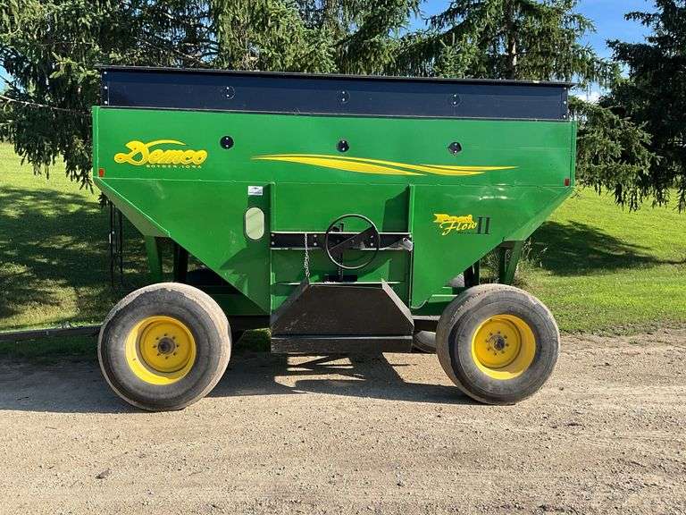 Demco Model 450 Posi Flow Series 11 Gravity Box, One Owner, 22.5 Truck ...