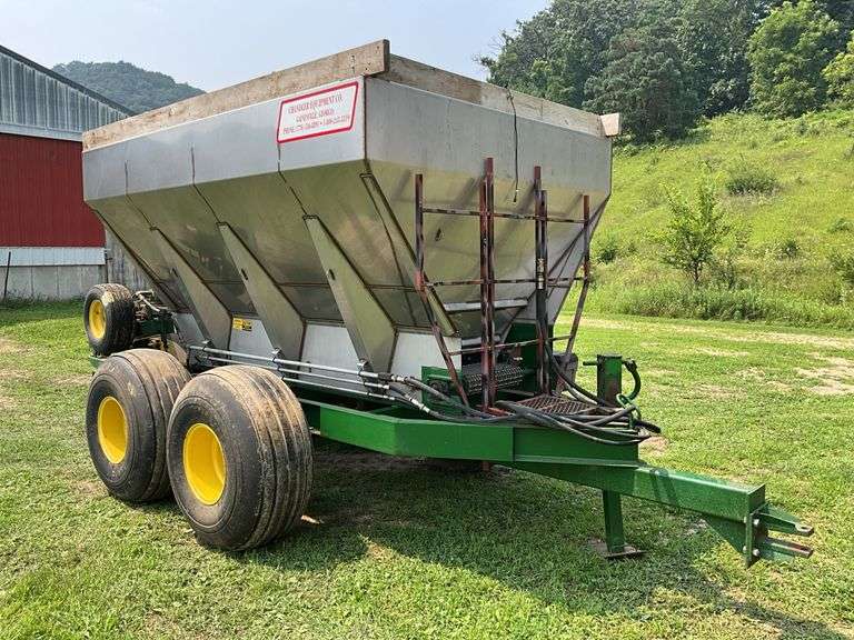 Chandler Pull-Type Stainless Steel Spreader, Tandem Axle, Chain ...