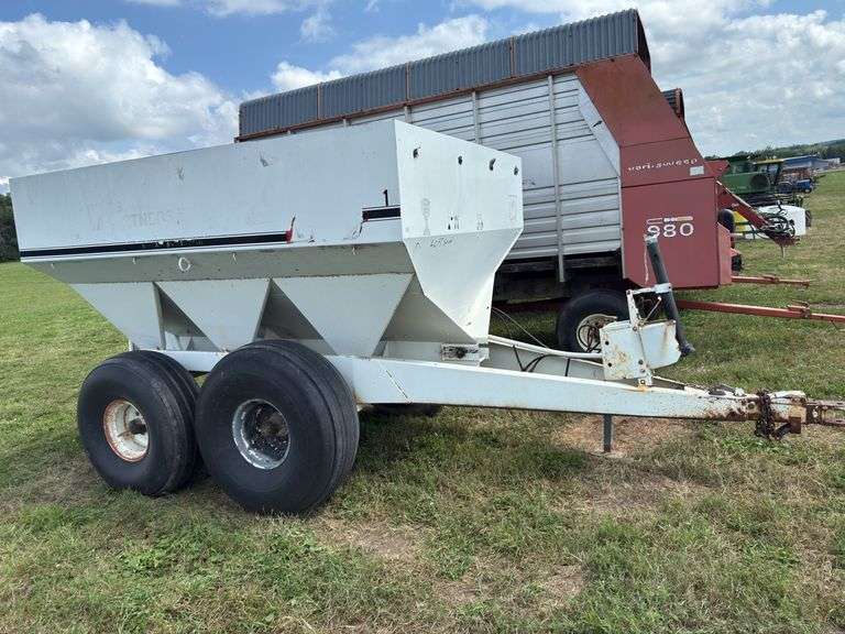 Willmar Pull Type Fertilizer Spreader, 40’ Spread, Tandem Axle, 16.5L ...