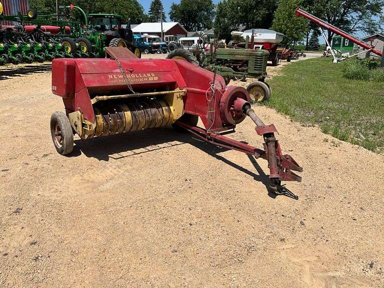 New Holland Super Hayliner 68 Small Square Baler, Straight Chute ...
