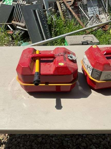 3 gas cans - Hamilton-Maring Auction Group