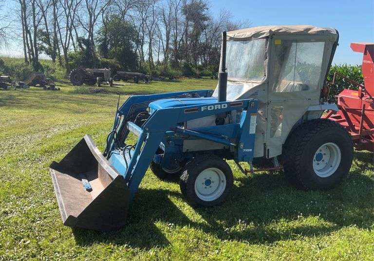 Ford New Holland 1620 compact tractor MFWD with 7108 loader, soft cab ...