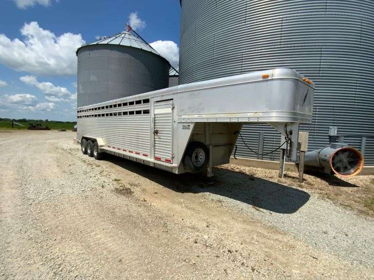 ** 2001 Featherlite 8200 7ftx30ft Aluminum Tri-Axle Livestock Trailer ...