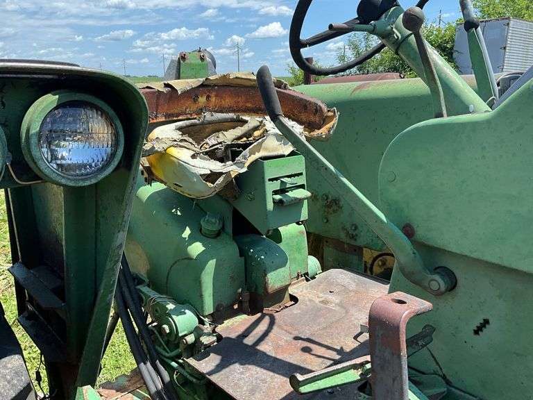 John Deere 4020 Gas Tractor with Hydraulic Loader, Fenders, Syncro ...
