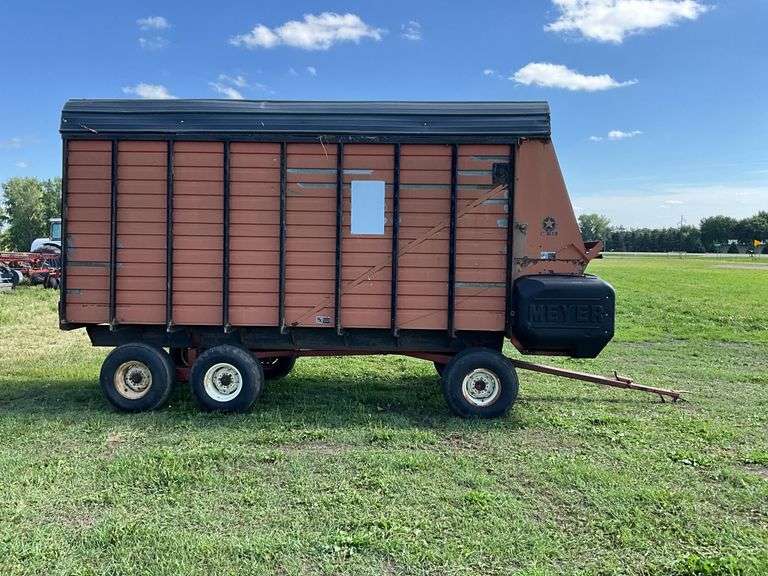 Meyer TSS 500 Tandem Axle Forage Wagon, 16’, Steel Sides & Roof, SN ...