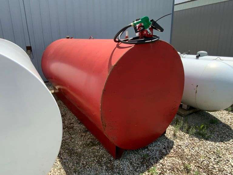 2,000-gal Fuel Tank w/Fill Rite Pump - Hamilton-Maring Auction Group