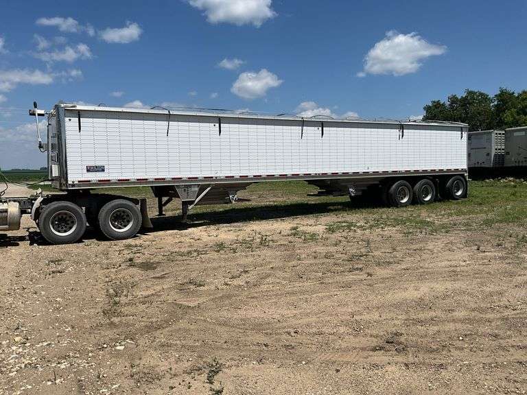2019 Wilson Pacesetter Model DWH-650 Hopper Bottom Grain Trailer, One O ...