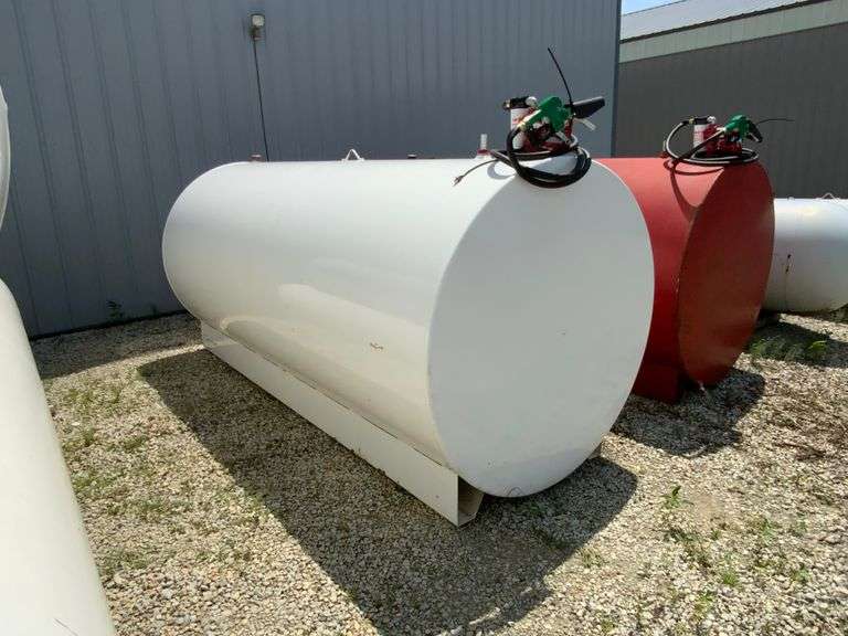 2,000-gal Fuel Tank w/Fill Rite Pump - Hamilton-Maring Auction Group