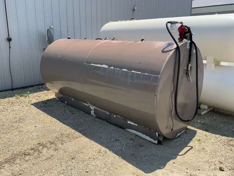2,000-gal Fuel Tank w/Fill Rite Pump - Hamilton-Maring Auction Group