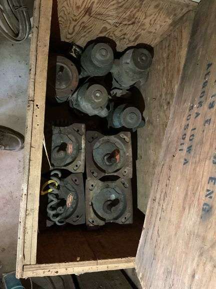 Storage box with 9 electric motors - Hamilton-Maring Auction Group