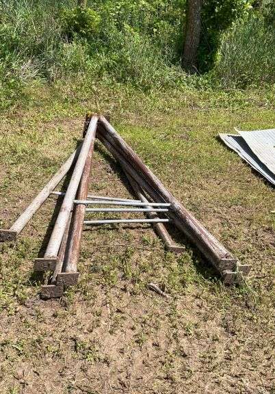 4 triangle support posts - Hamilton-Maring Auction Group