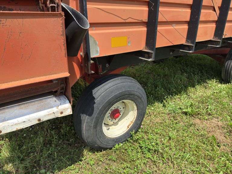 Meyers 4216 Forage Chopper Box, Front & Rear Unload, 16', Steel Roof ...