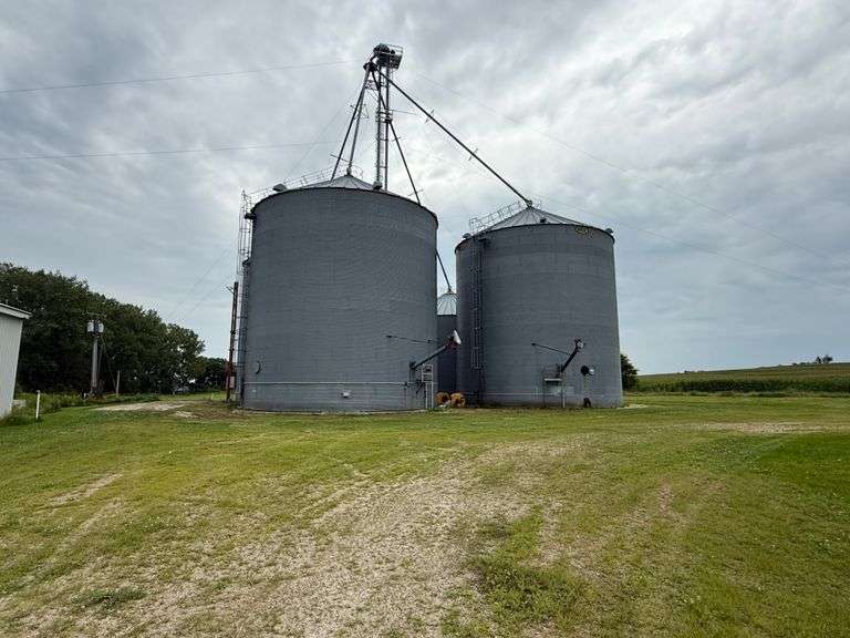 Approx. 275,000 bushel grain site located on Market Street in Chester ...
