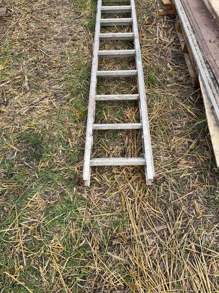 30' Aluminum Extension ladder - Hamilton-Maring Auction Group
