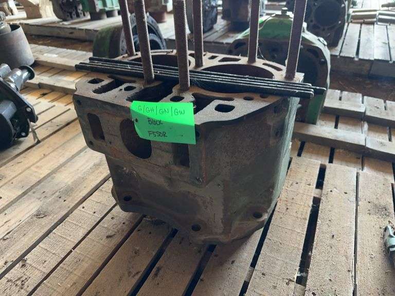 John Deere G Engine Block - Hamilton-Maring Auction Group